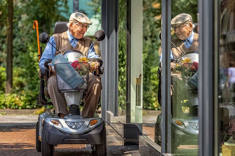Tips for transporting elderly with mobility challenges – Showerbuddy